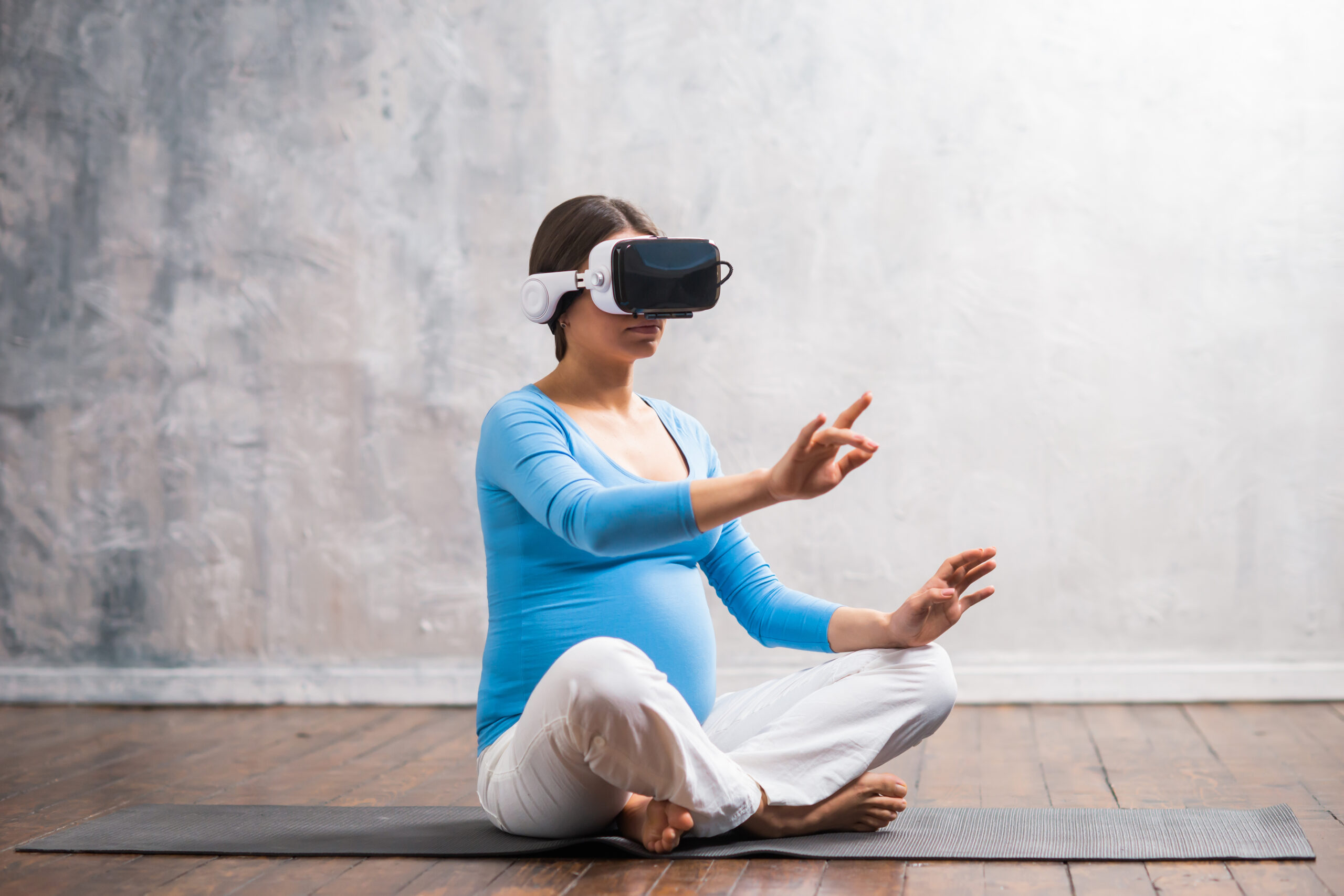 VR helps pain management and relaxation in labour and MRI scans ...